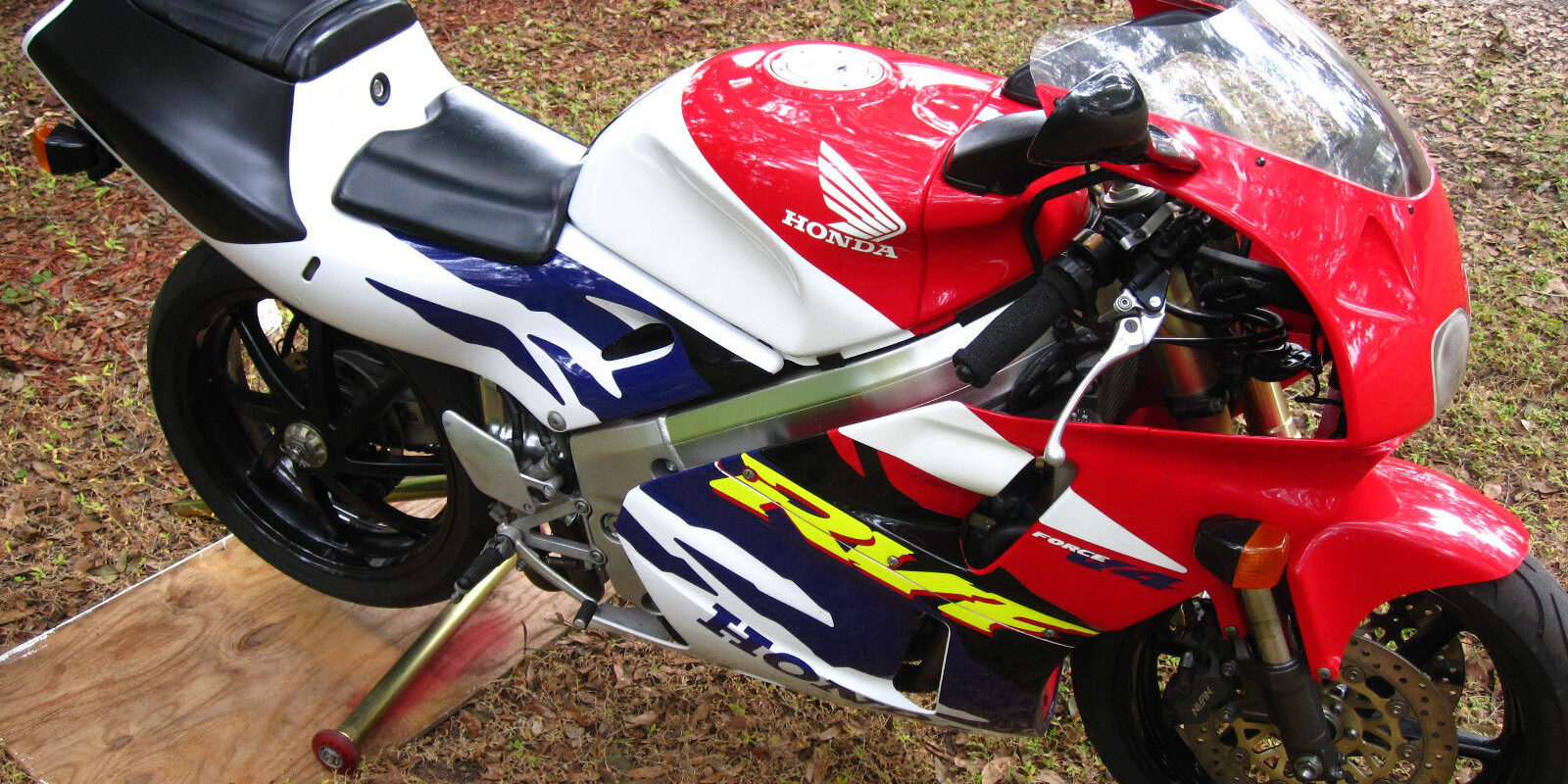 RC45 Looks Without The Price And HP- 1997 Honda RVF400 NC35 - Rare ...