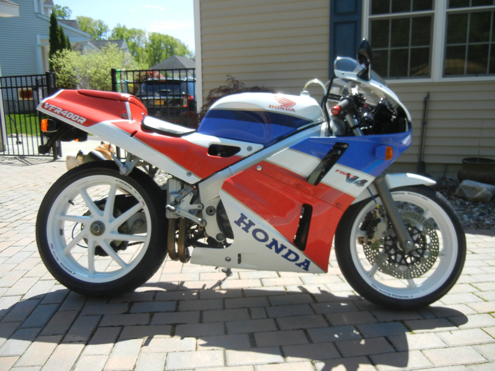 Red, White, and Blue: 1989 Honda VFR400R NC30 available in New York ...