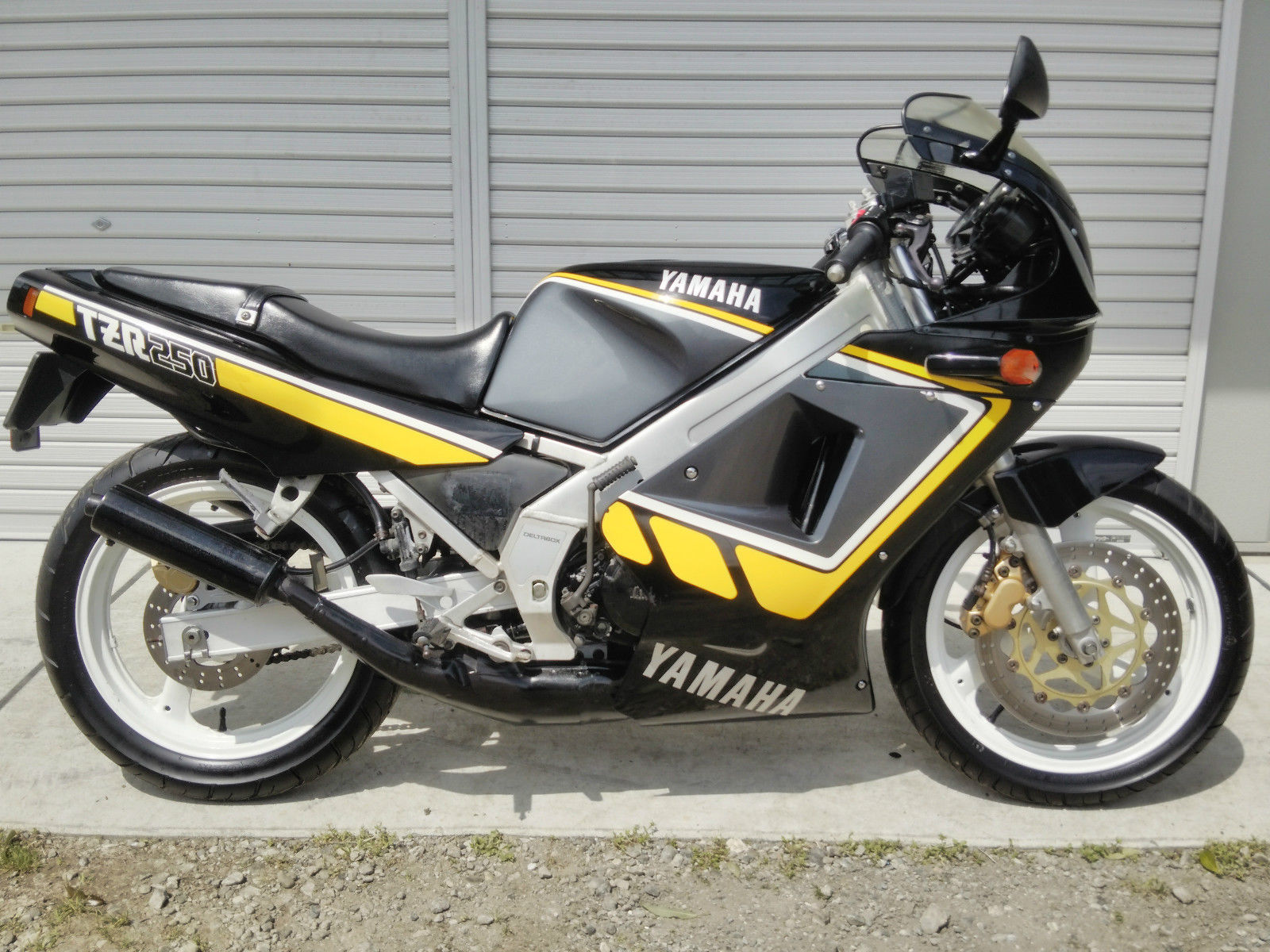 1985 Yamaha TZR250 R Side2 - Rare SportBikesForSale