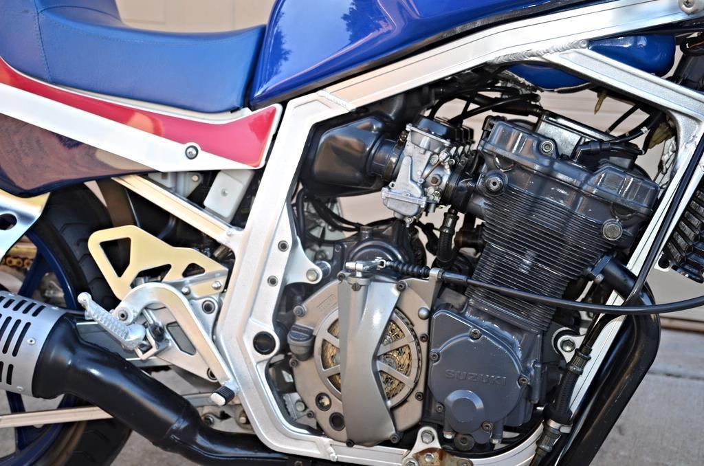1986-suzuki-gsx-r750r-le-engine-detail - Rare SportBikesForSale