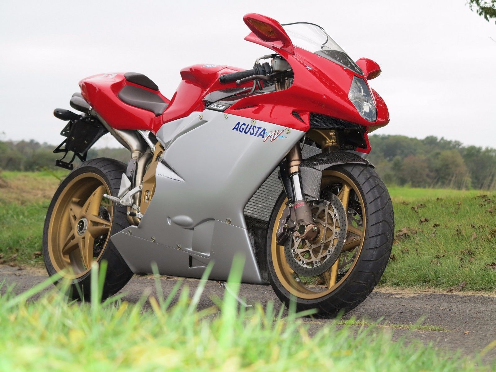 The One - 2000 MV Agusta 750 F4 Oro with 1606 miles! - Rare ...
