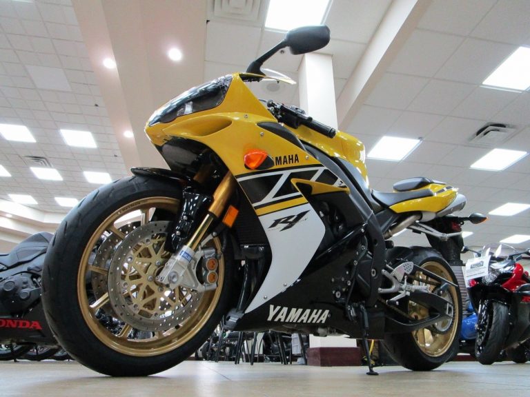 Fanboy Alert: Rossi-Signed 2006 Yamaha R1 LE #46 for Sale - Rare ...