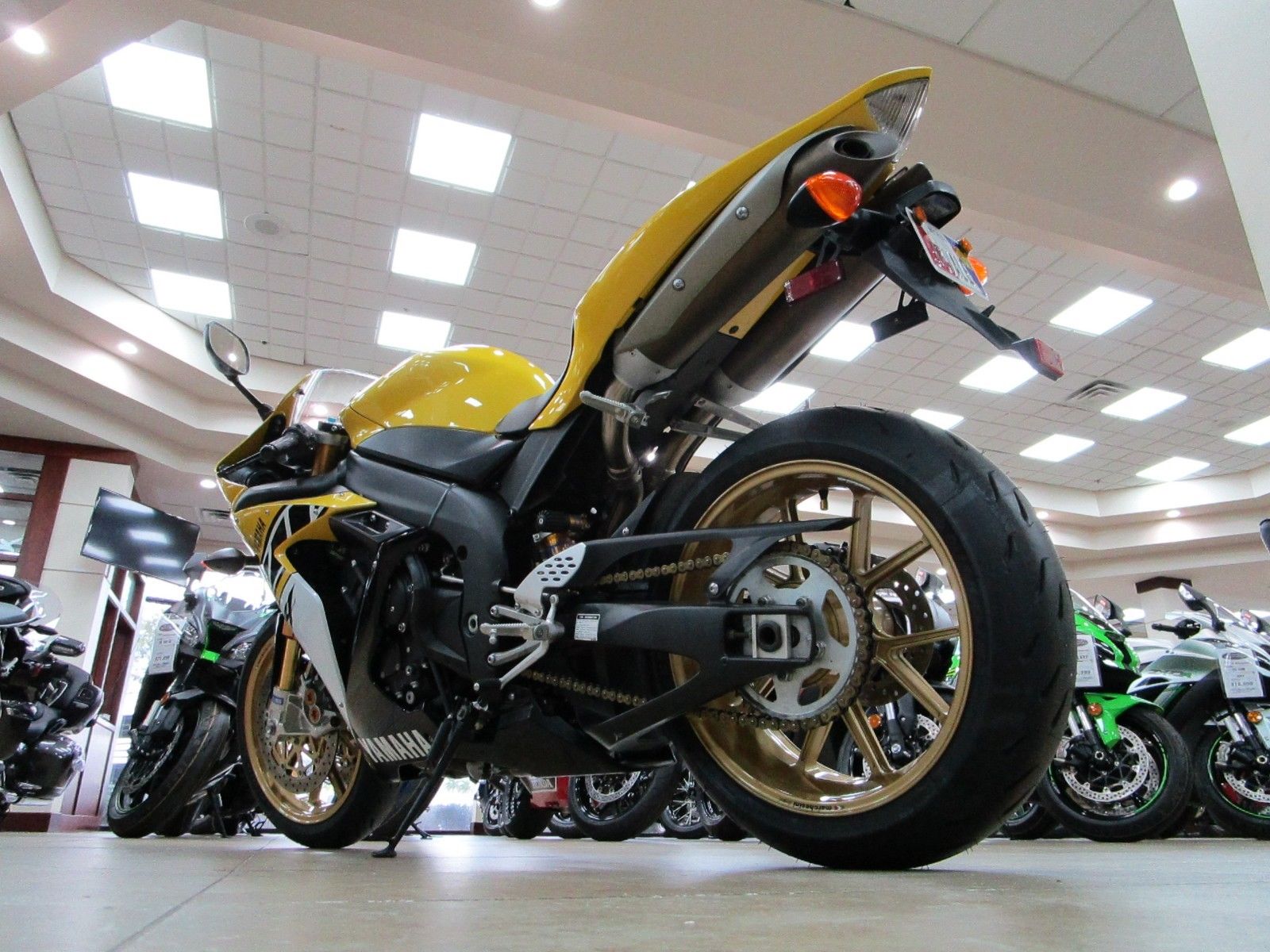 Fanboy Alert: Rossi-Signed 2006 Yamaha R1 LE #46 for Sale - Rare ...