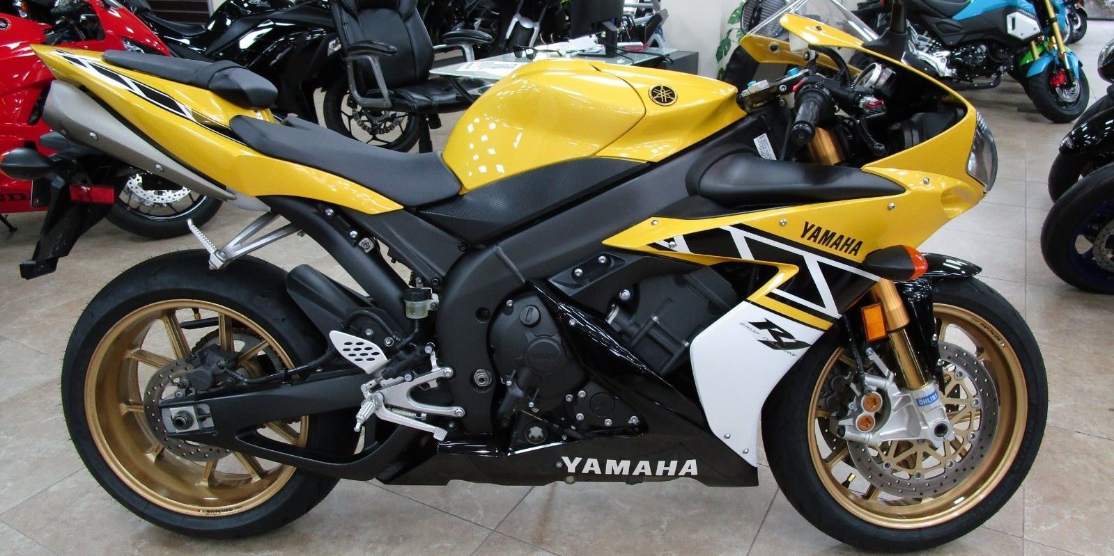 Fanboy Alert: Rossi-Signed 2006 Yamaha R1 LE #46 for Sale - Rare ...