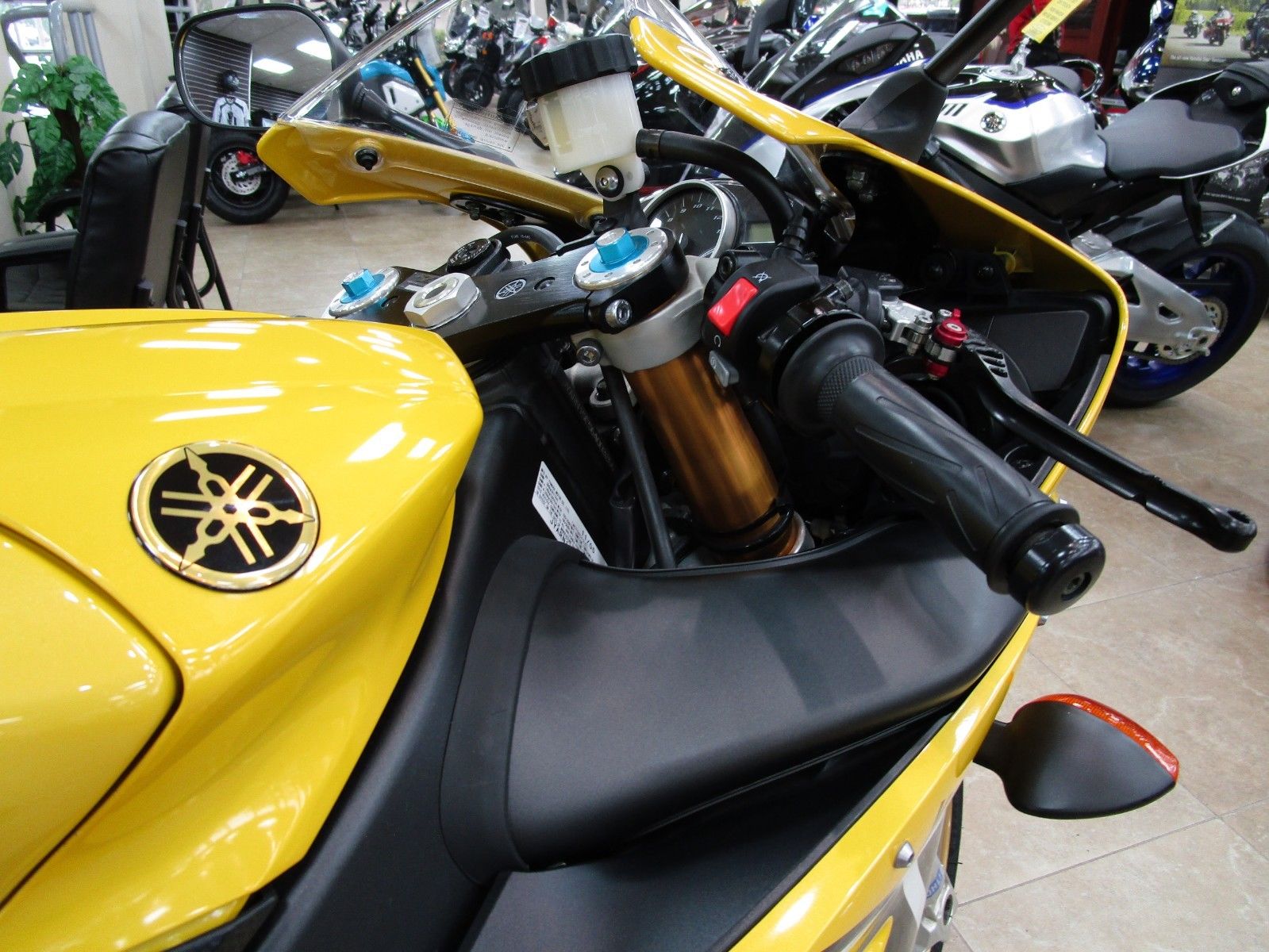 Fanboy Alert: Rossi-Signed 2006 Yamaha R1 LE #46 for Sale - Rare ...