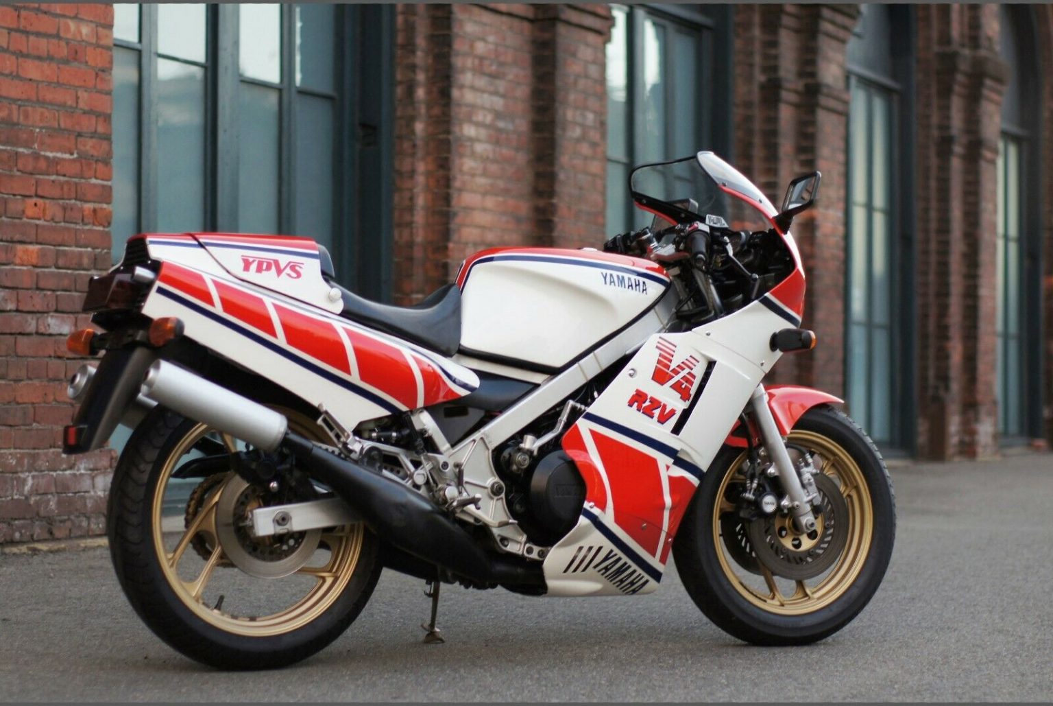 1/2 Liter Superbike - 1987 Yamaha RZV500 - Rare SportBikesForSale