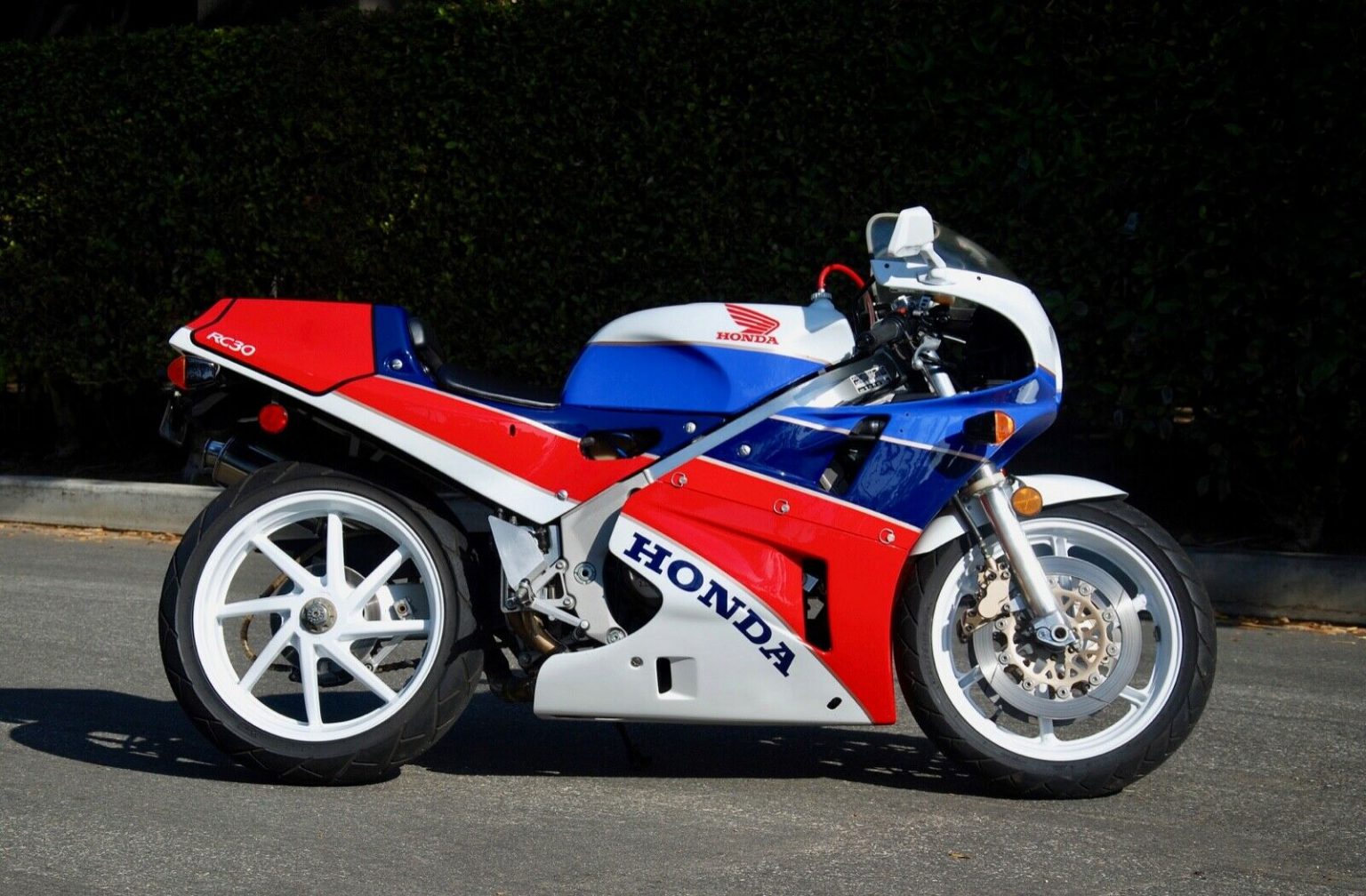 Sex and the Single Owner - 1990 Honda VFR750R / RC30 - Rare ...
