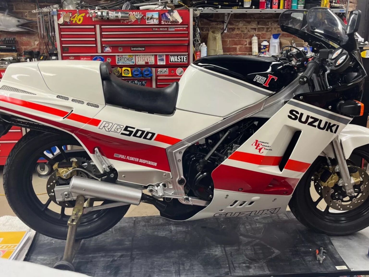 Rivals! Featured Listing: 1987 Suzuki RG500Γ and 1985 Yamaha RZ500 for ...